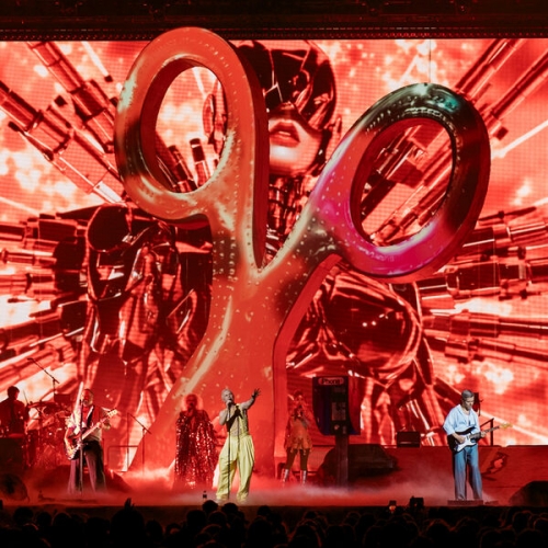 It's 10PM... Do You Know Where Your Sisters Are? (Live from The O2 ...